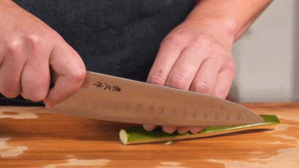 How to Hold a Knife: 3 Easy Steps (With Pictures) - Knives & Gear